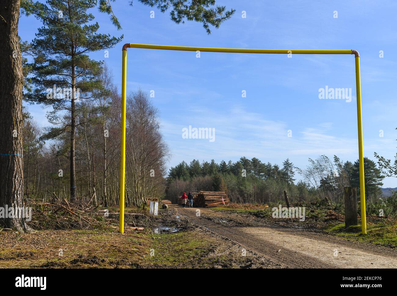 Height restriction frame hi-res stock photography and images - Alamy