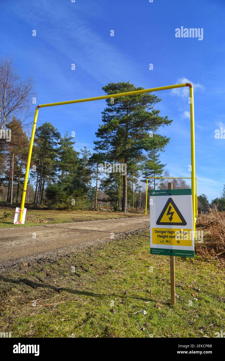 Overhead hazards hi-res stock photography and images - Alamy