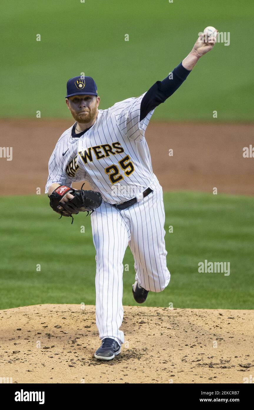 August 8, 2020: Milwaukee Brewers starting pitcher Brett Anderson #25 ...