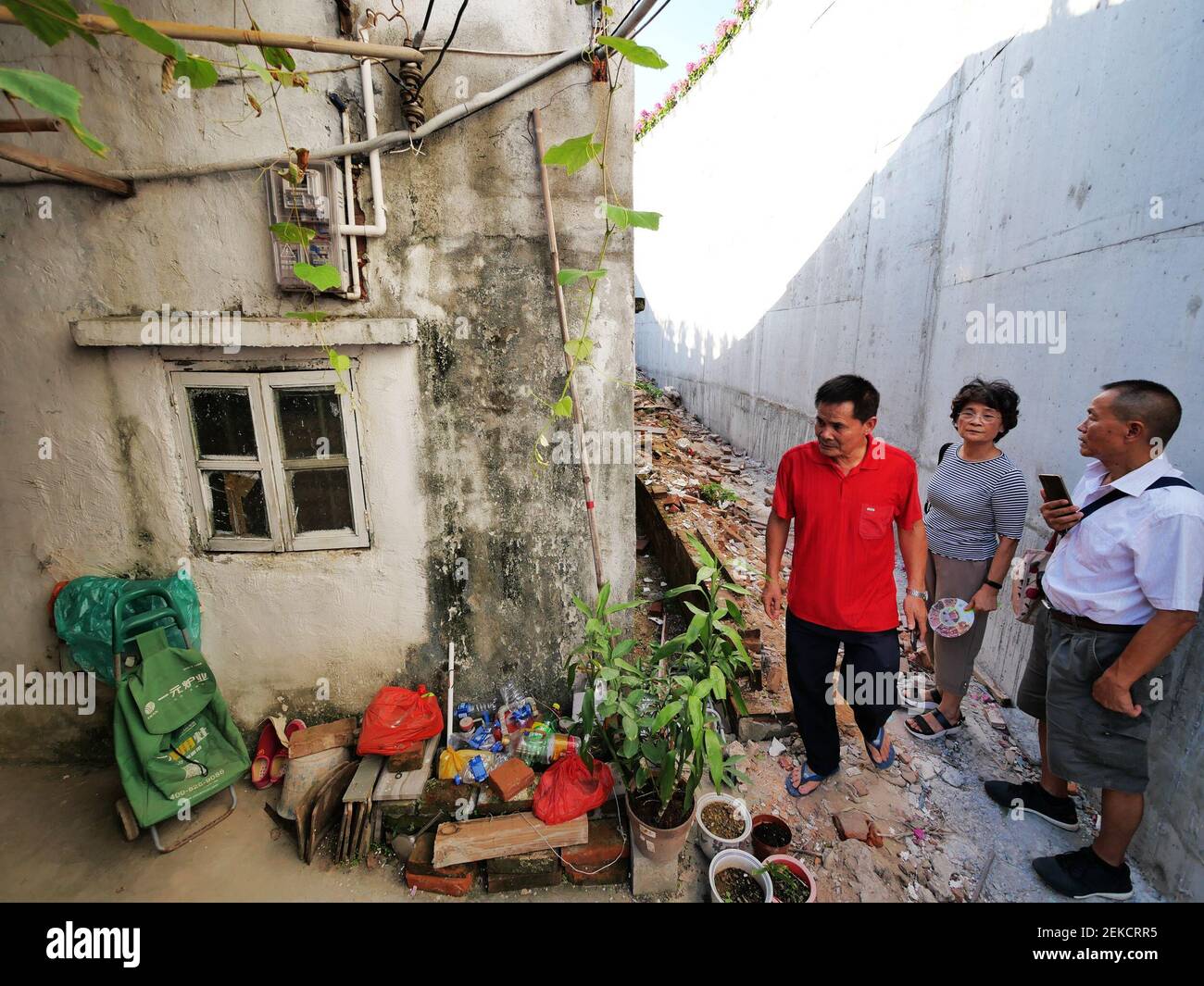 China nail house hi-res stock photography and images - Alamy