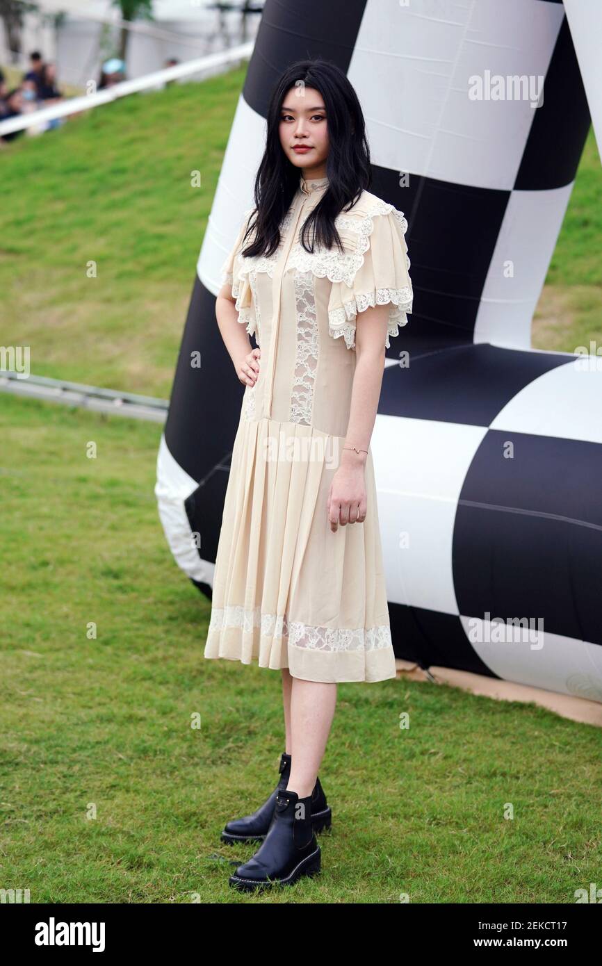 Chinese model Ming Xi or Xi Mengyao shows up in dress on the red carpet ...