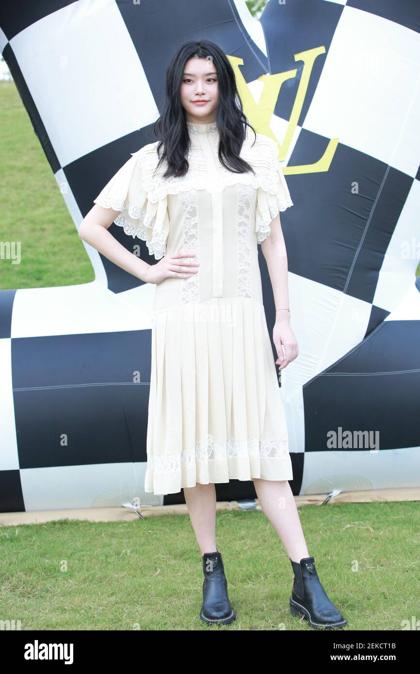 Chinese model Ming Xi or Xi Mengyao shows up in dress on the red carpet ...