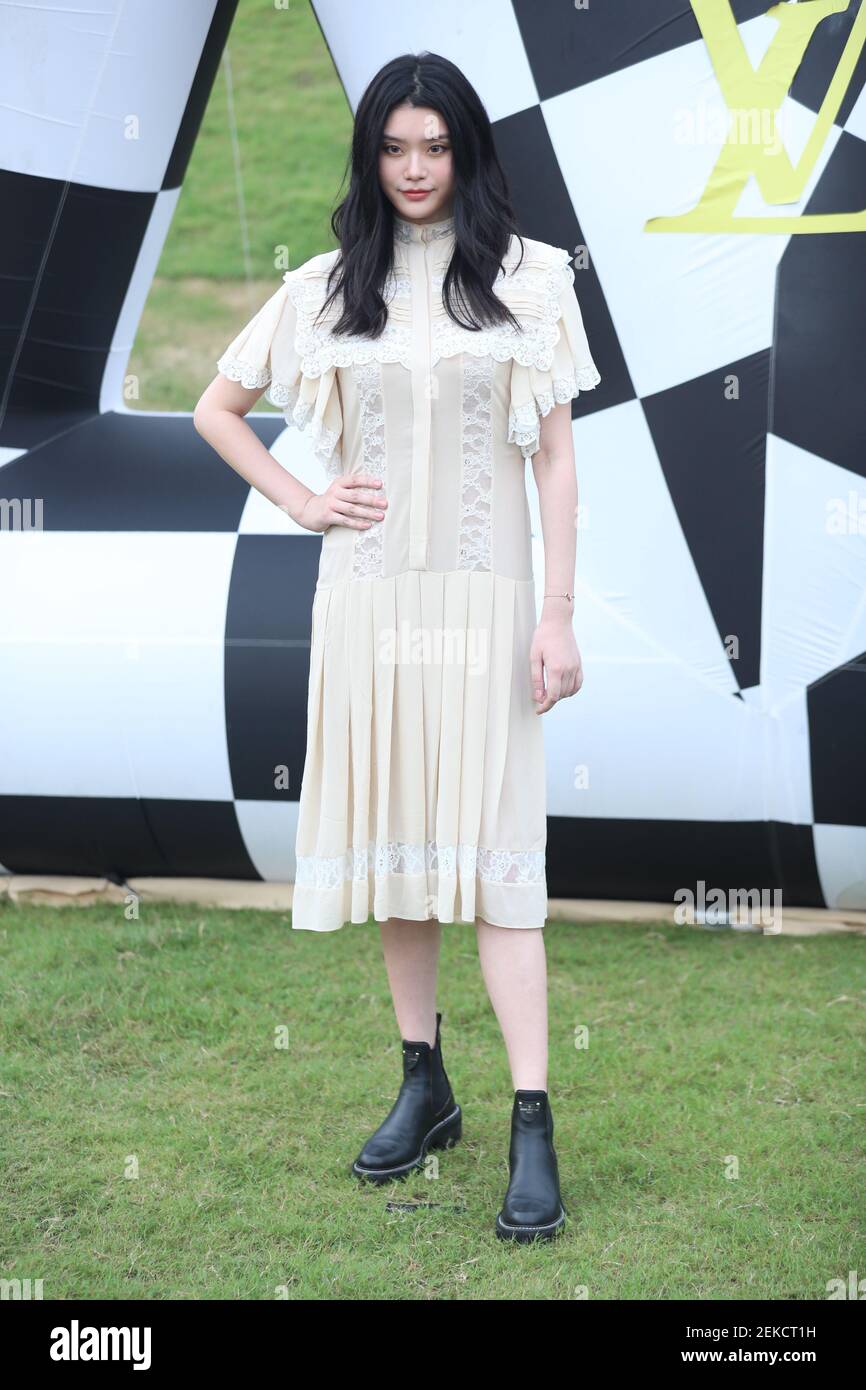 Chinese model Ming Xi or Xi Mengyao shows up in dress on the red carpet ...