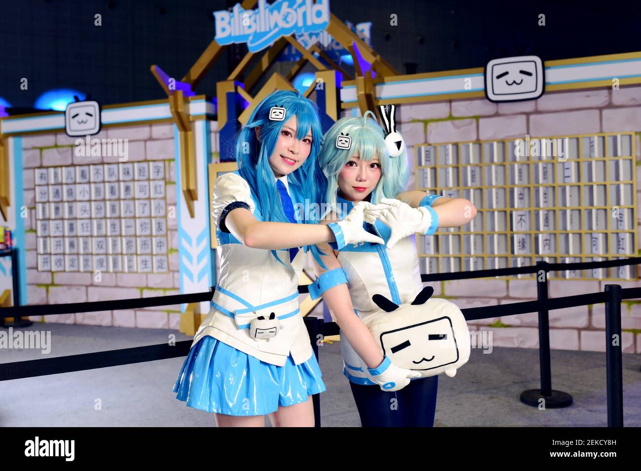 Cosplayers dress up as figures from animations, comics, and games ...