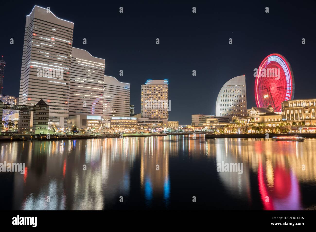 Night time park 4k hi-res stock photography and images - Alamy