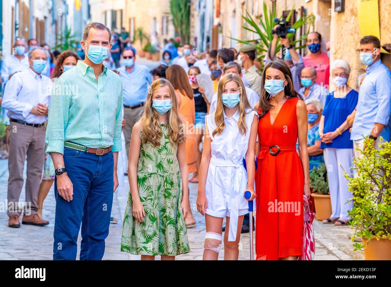 King Felipe VI of Spain and Queen Letizia with Princess Leonor and ...