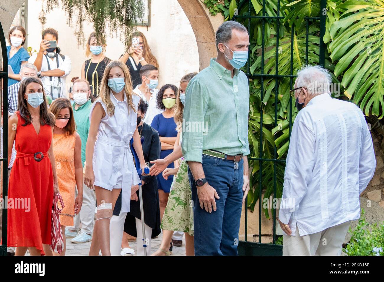 King Felipe VI of Spain and Queen Letizia with Princess Leonor and ...