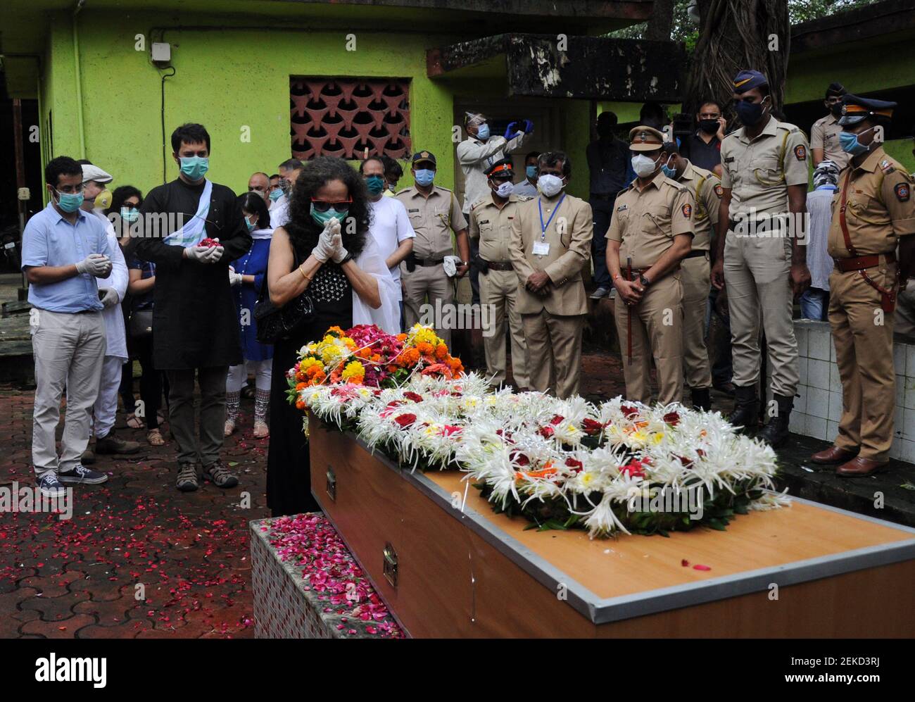 Wife to the deceased Air India pilot says her last prayers before her ...
