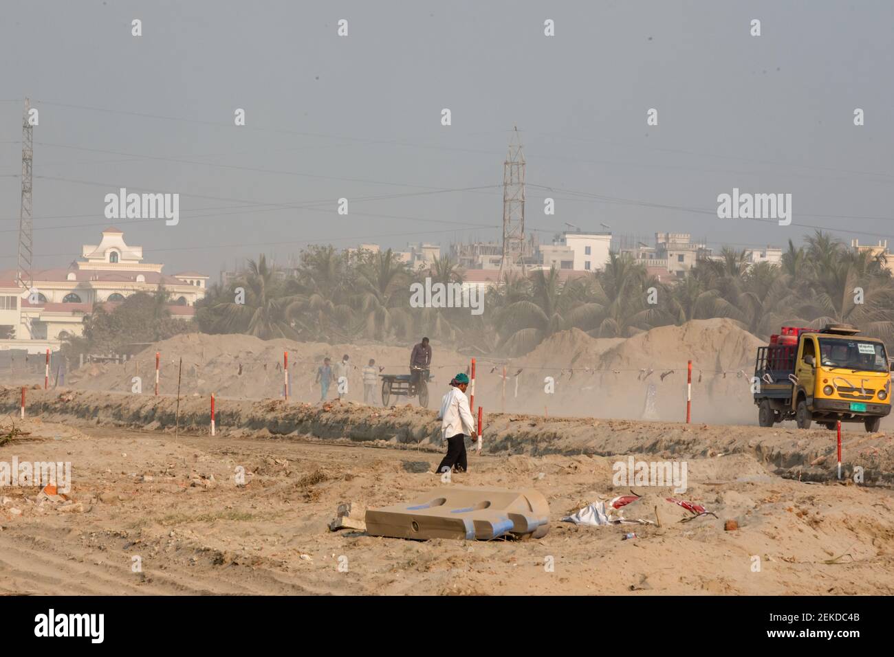 Dusty busy road hi-res stock photography and images - Alamy