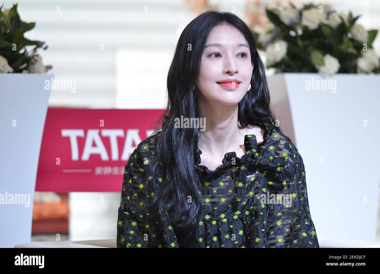 Chinese model and actress Zhang Li shows off her elegance and beauty by ...