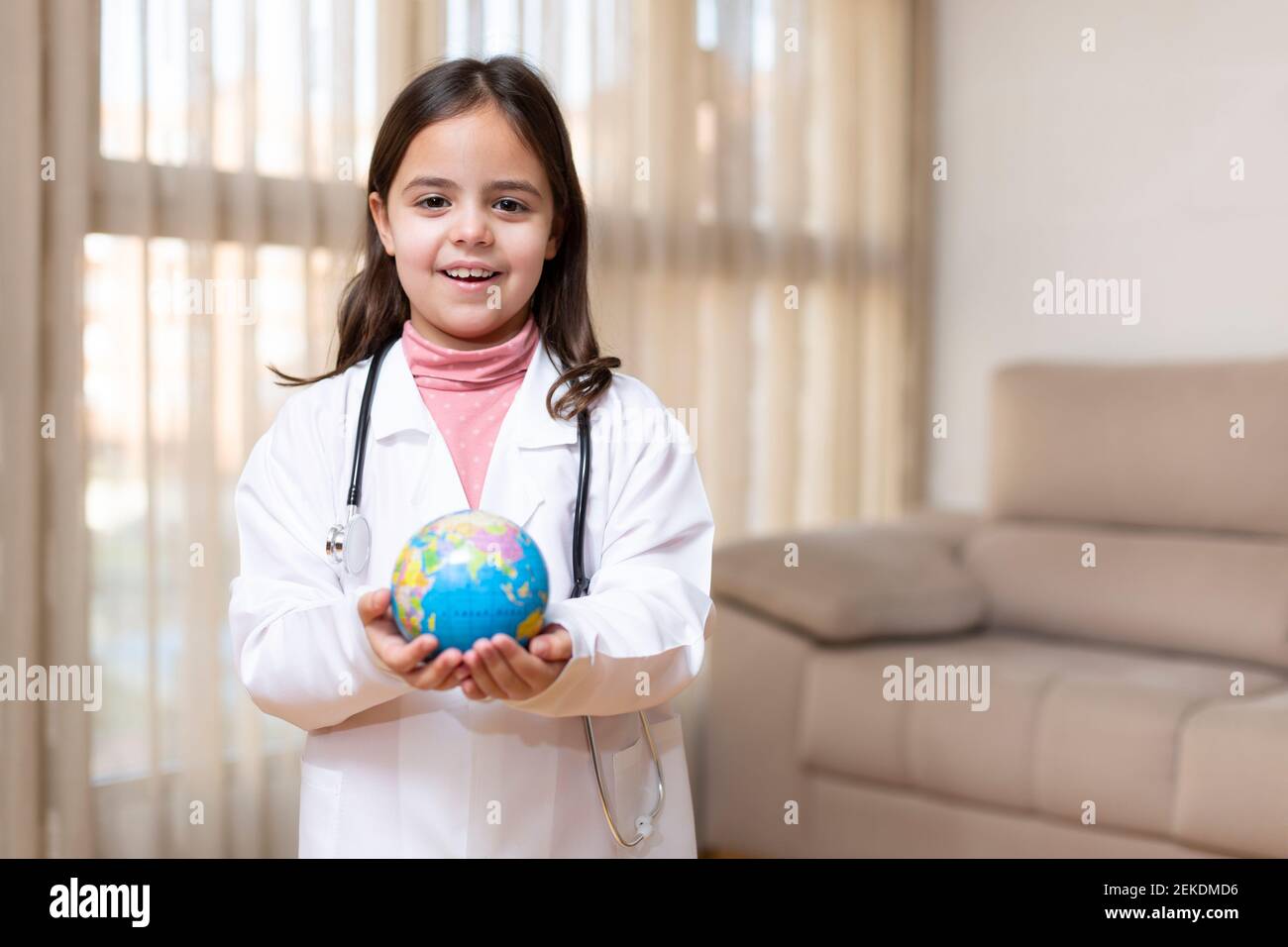 Child world map hi-res stock photography and images - Alamy