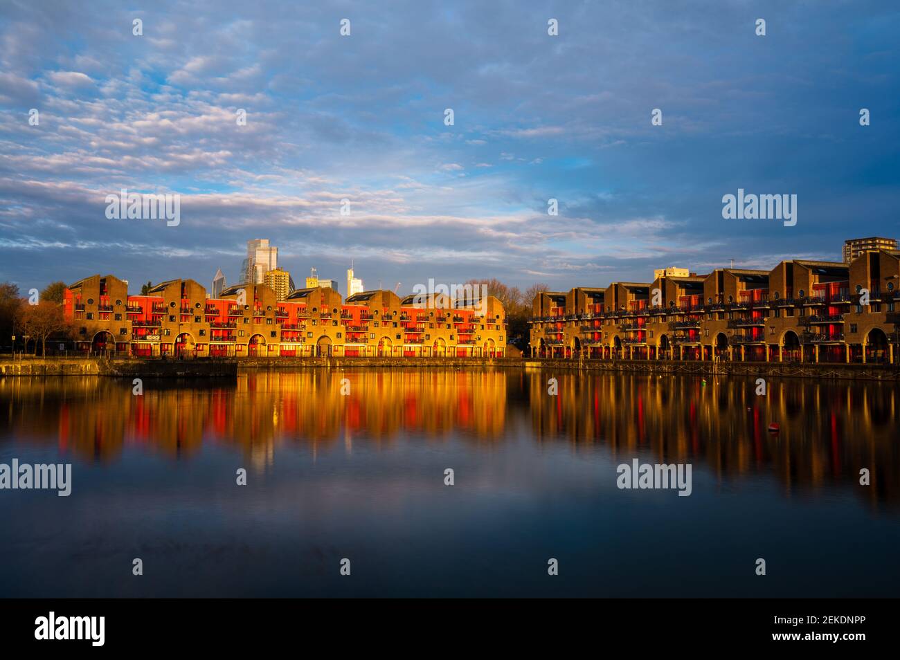 Buildings shadwell london hi-res stock photography and images - Alamy