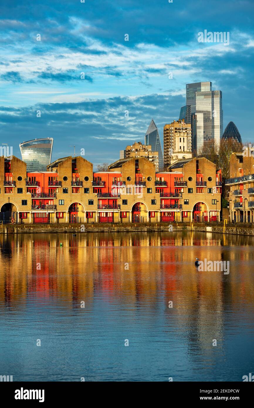 Buildings shadwell london hi-res stock photography and images - Alamy