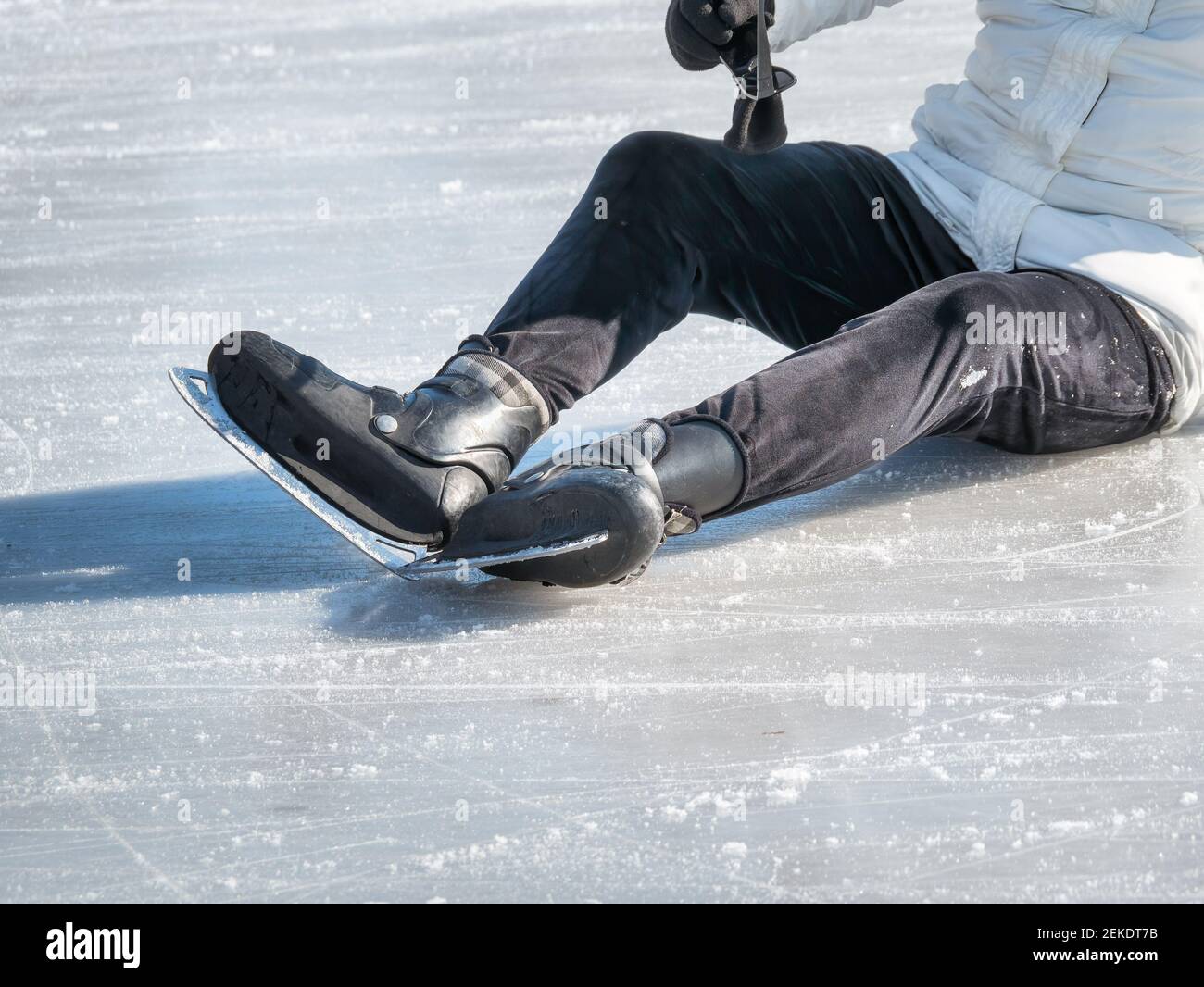 Falling man ice skating hi-res stock photography and images - Alamy