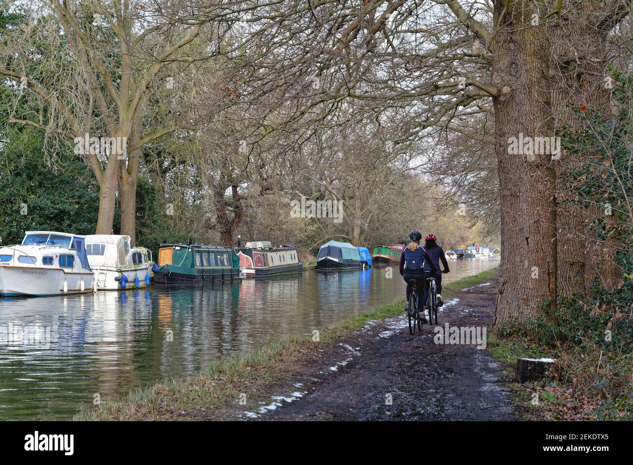 The River Wey navigation canal at New Haw on a winters day,Surrey ...