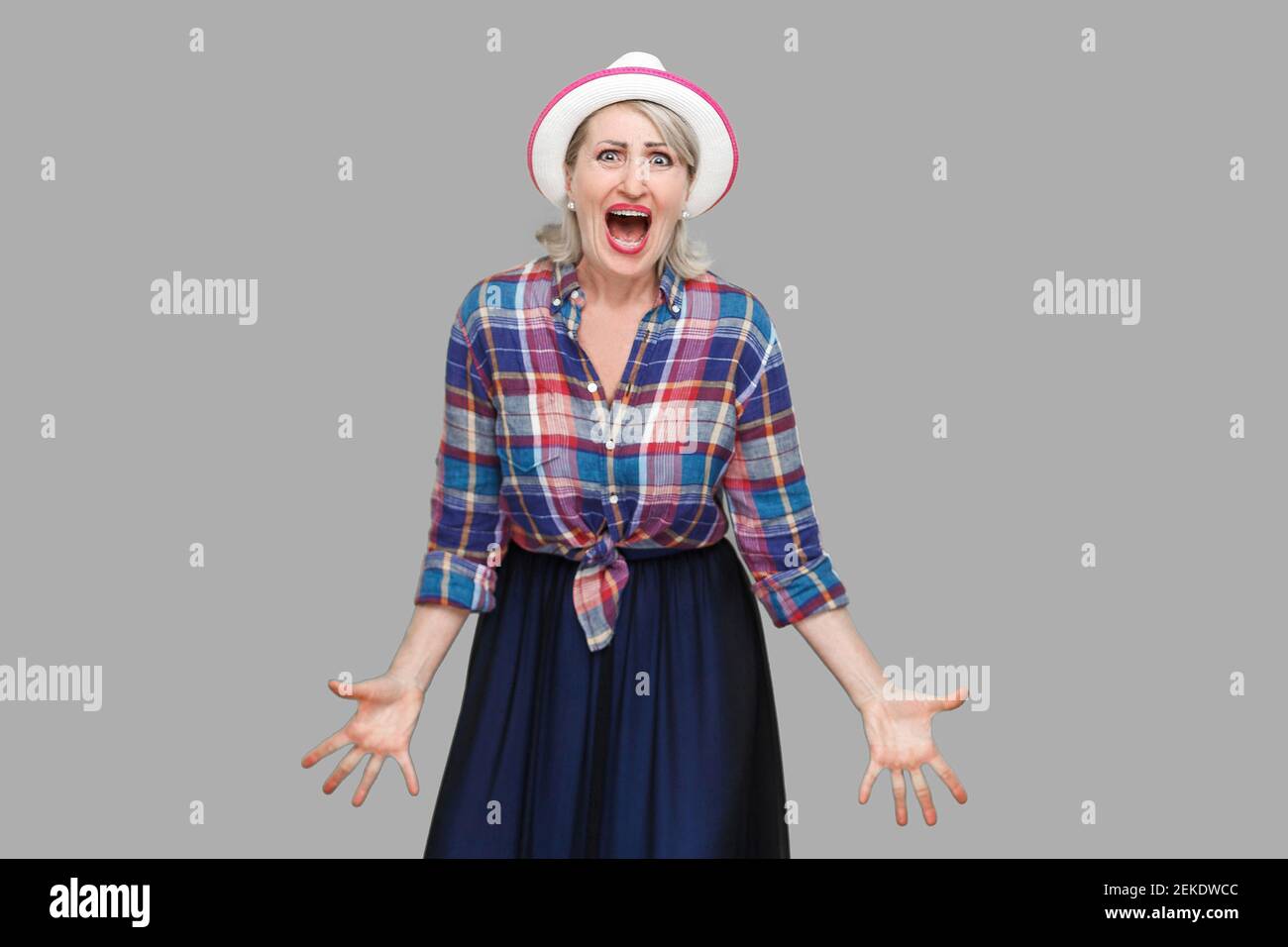 Angry mother yelling hi-res stock photography and images - Alamy