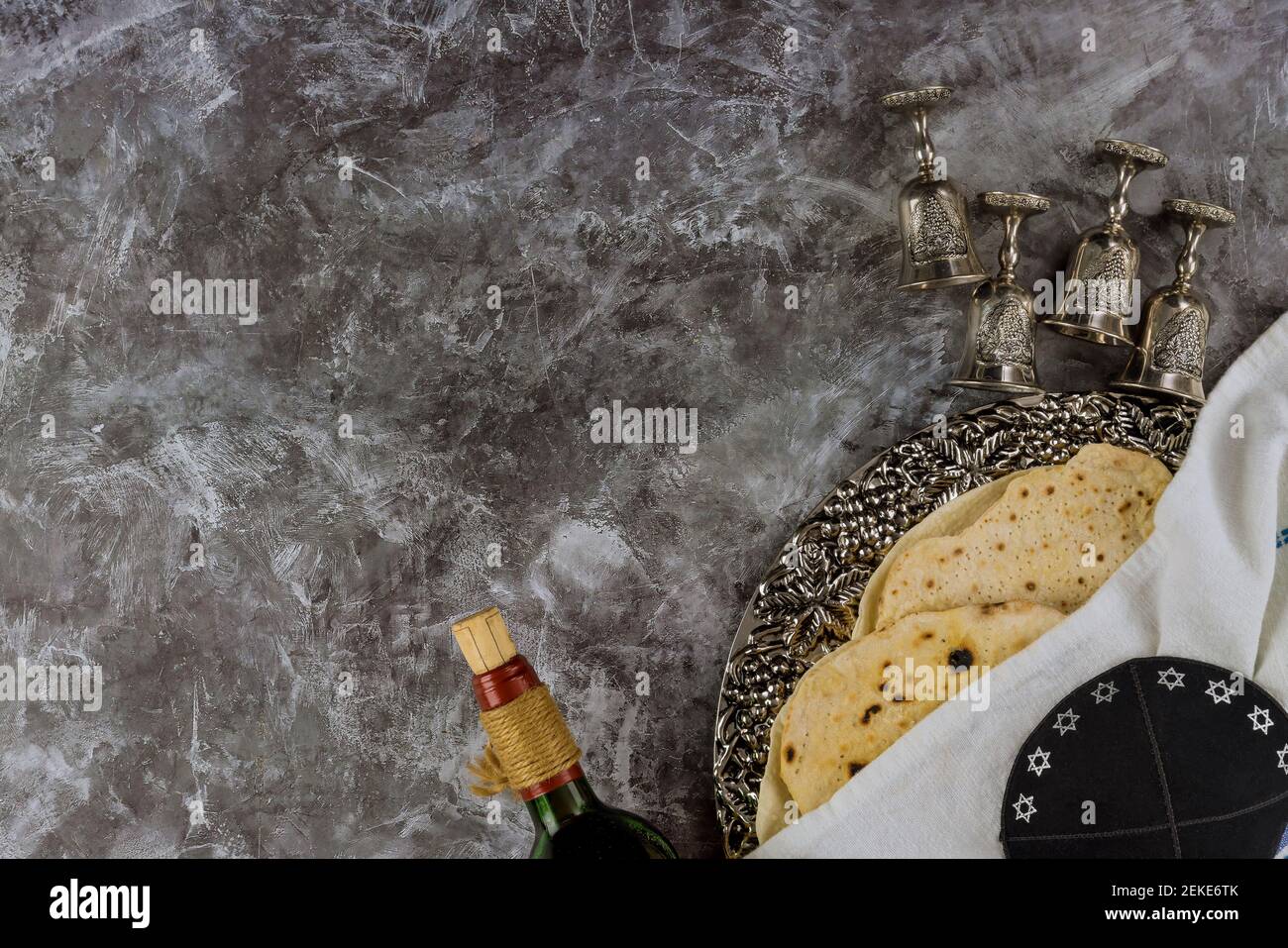 Family celebrating the passover seder hi-res stock photography and ...