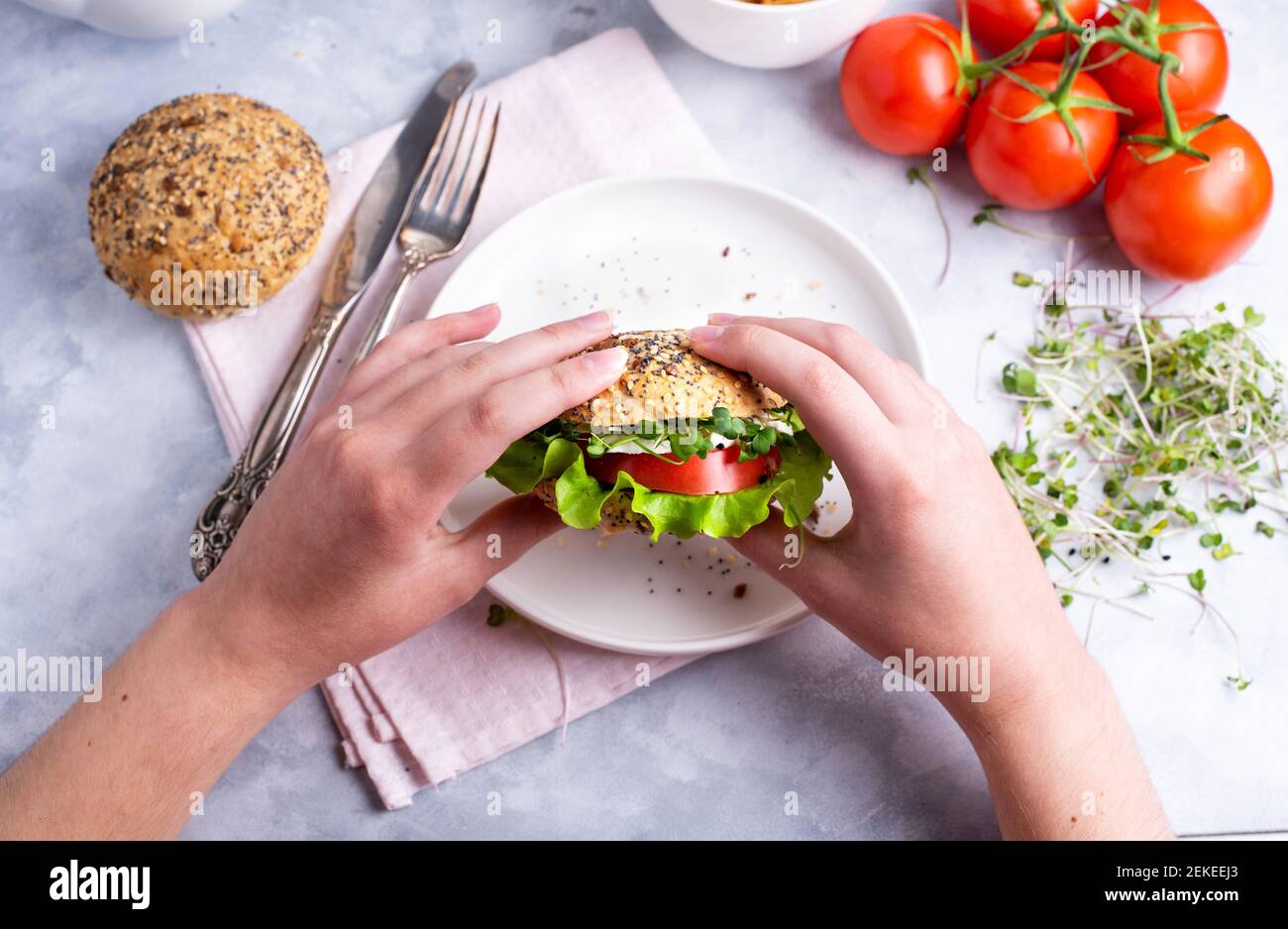 Female hands holding veggie hi-res stock photography and images - Alamy