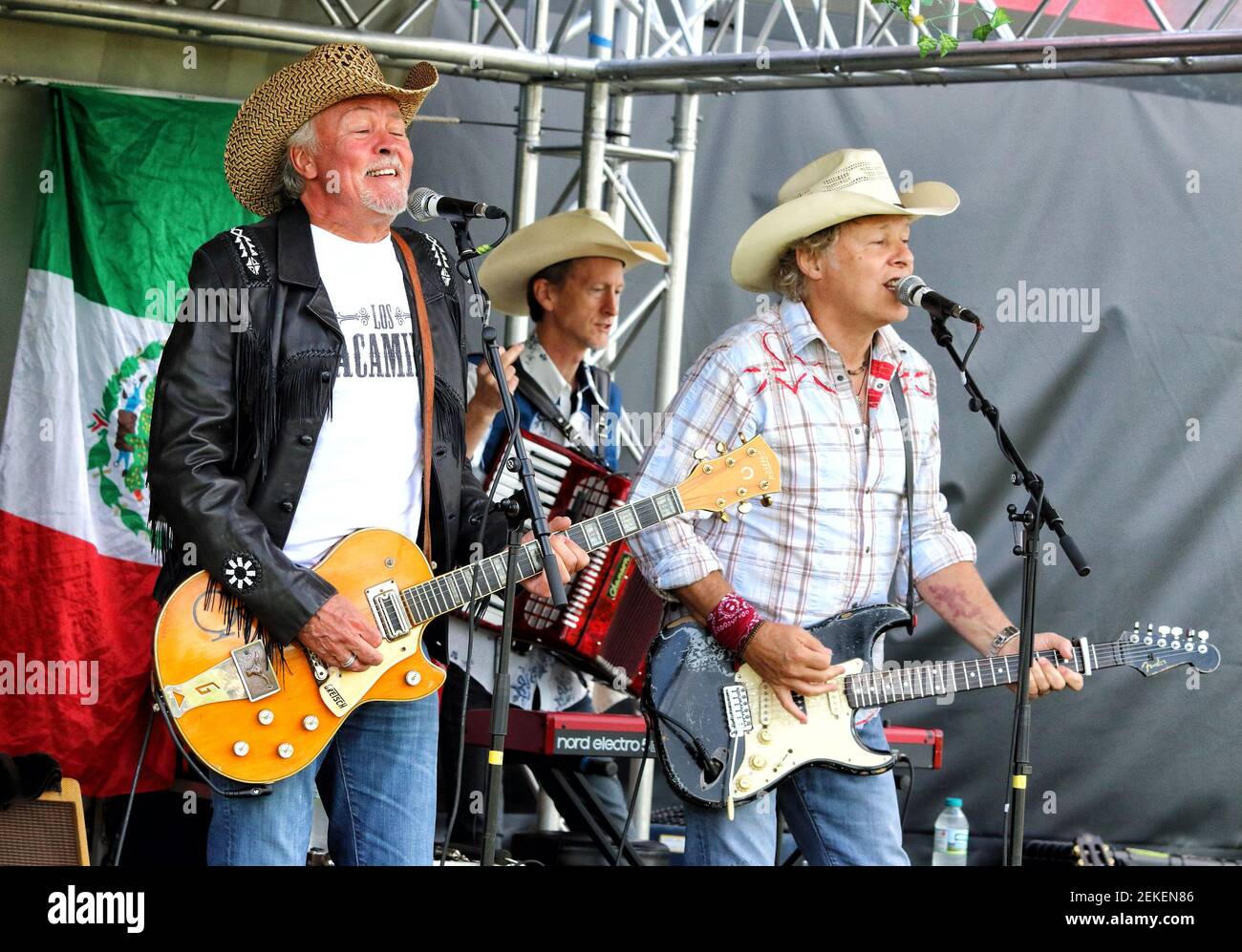 Paul Young and Jamie Moses of Los Pacaminos Musical group perform live ...