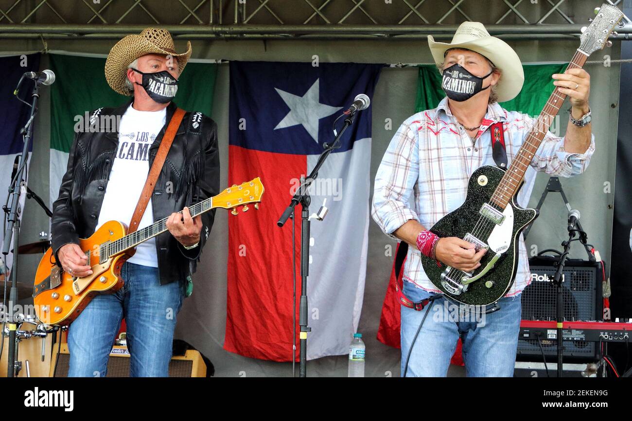 Paul Young and Jamie Moses of Los Pacaminos Musical group perform live ...