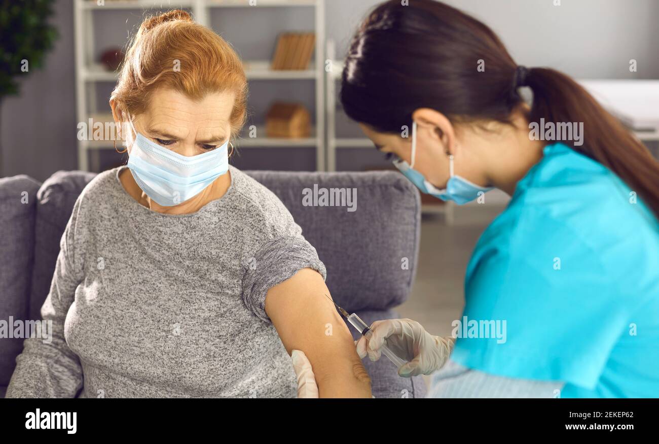 Person getting injection in arm hi-res stock photography and images - Alamy