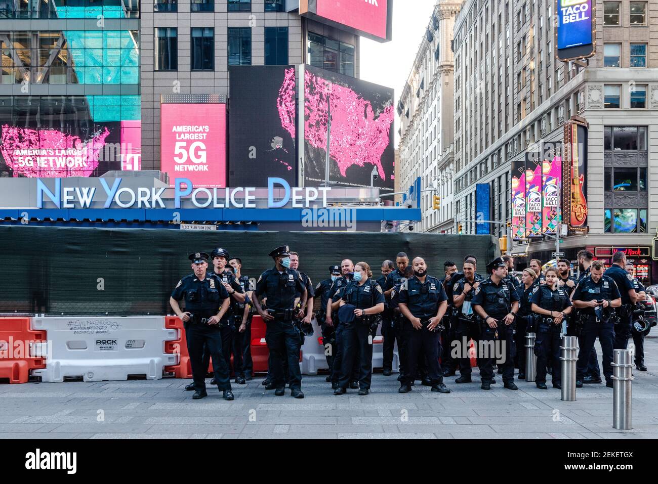 NYPD officers monitor protesters denouncing the police officer-involved ...