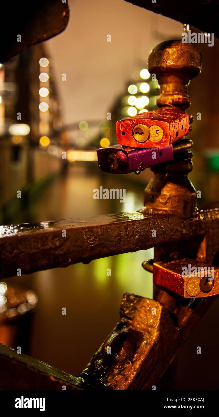 Infinity lock hi-res stock photography and images - Alamy