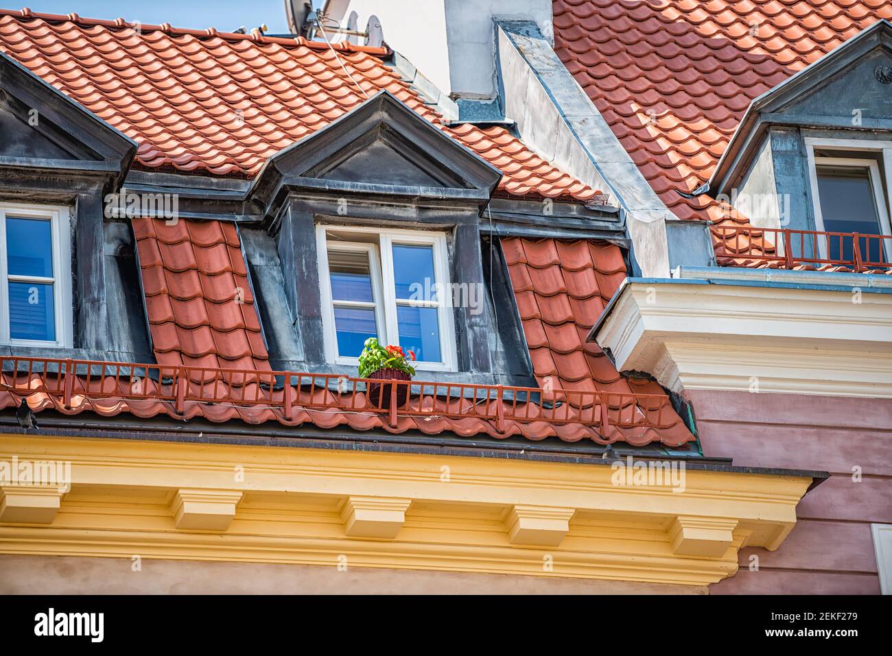 Warsaw, Poland old town castle square with historic street architecture ...