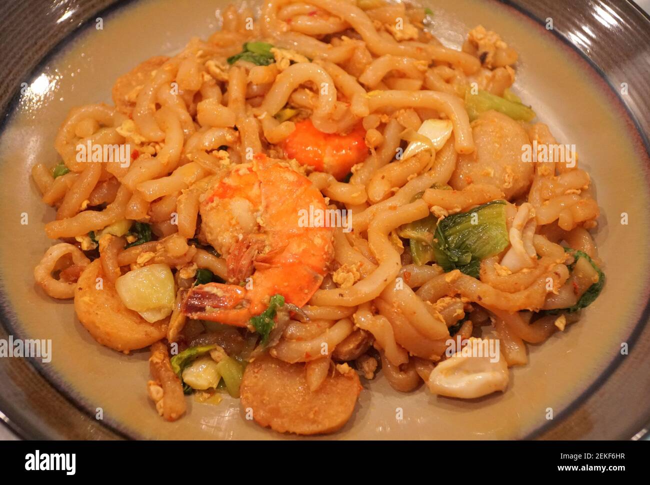 Fried tapioca rice noodle with shrimp and fish balls Stock Photo - Alamy