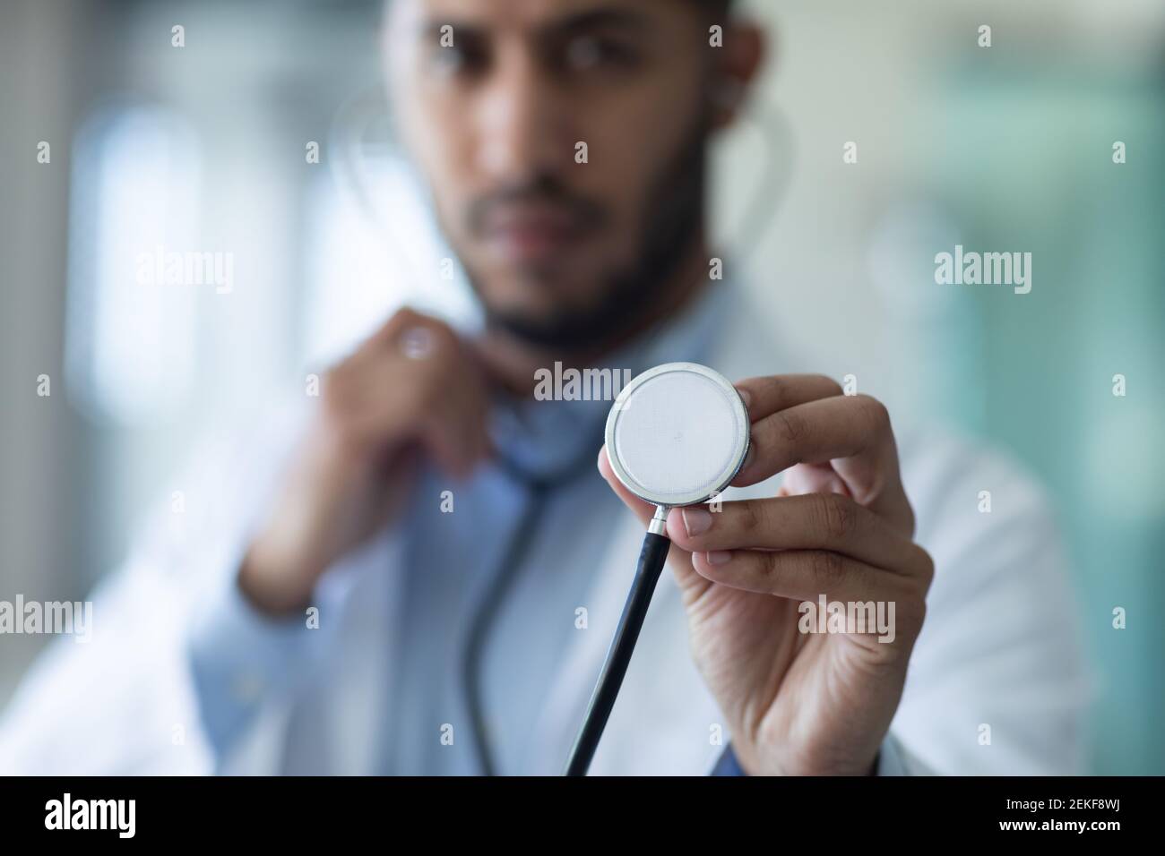 Doctor using a stethoscope hi-res stock photography and images - Alamy
