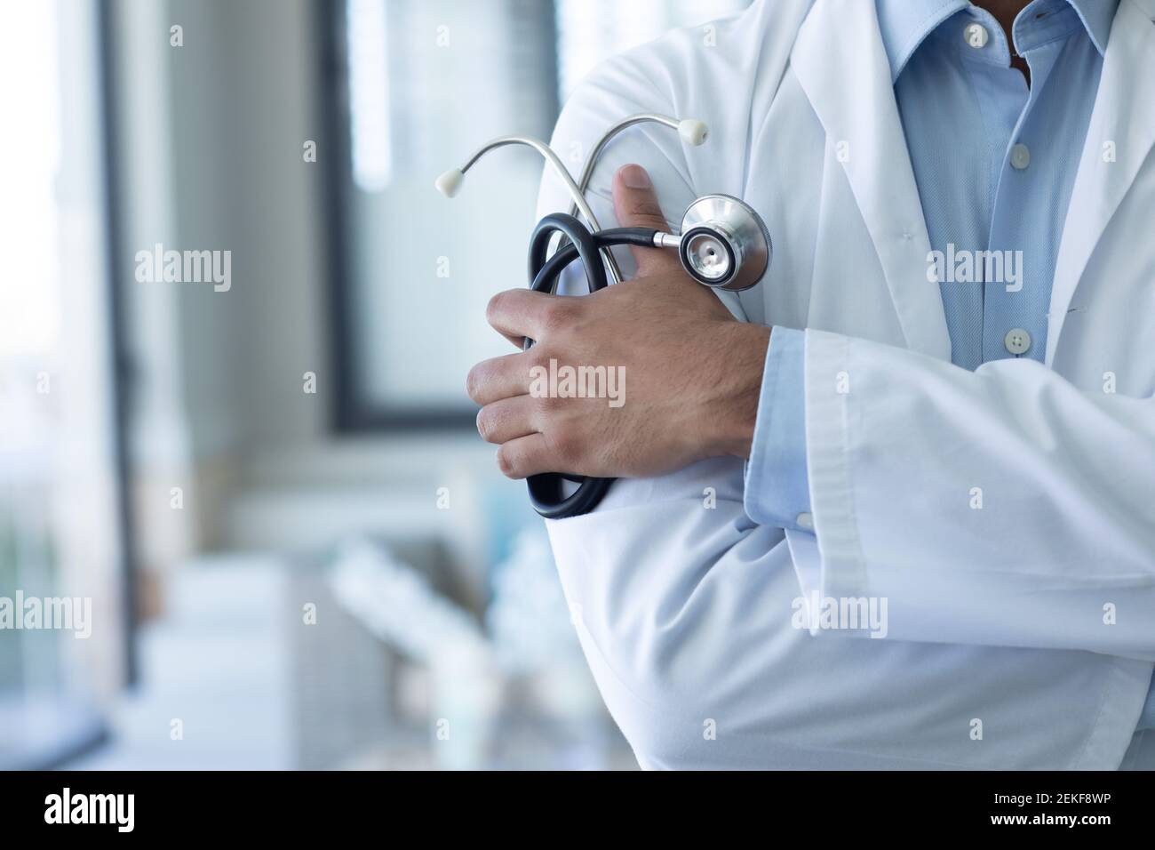 Doctor holding a stethoscope hi-res stock photography and images - Alamy