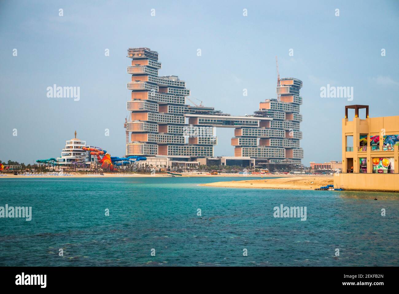 Royal atlantis hotel construction hi-res stock photography and images ...