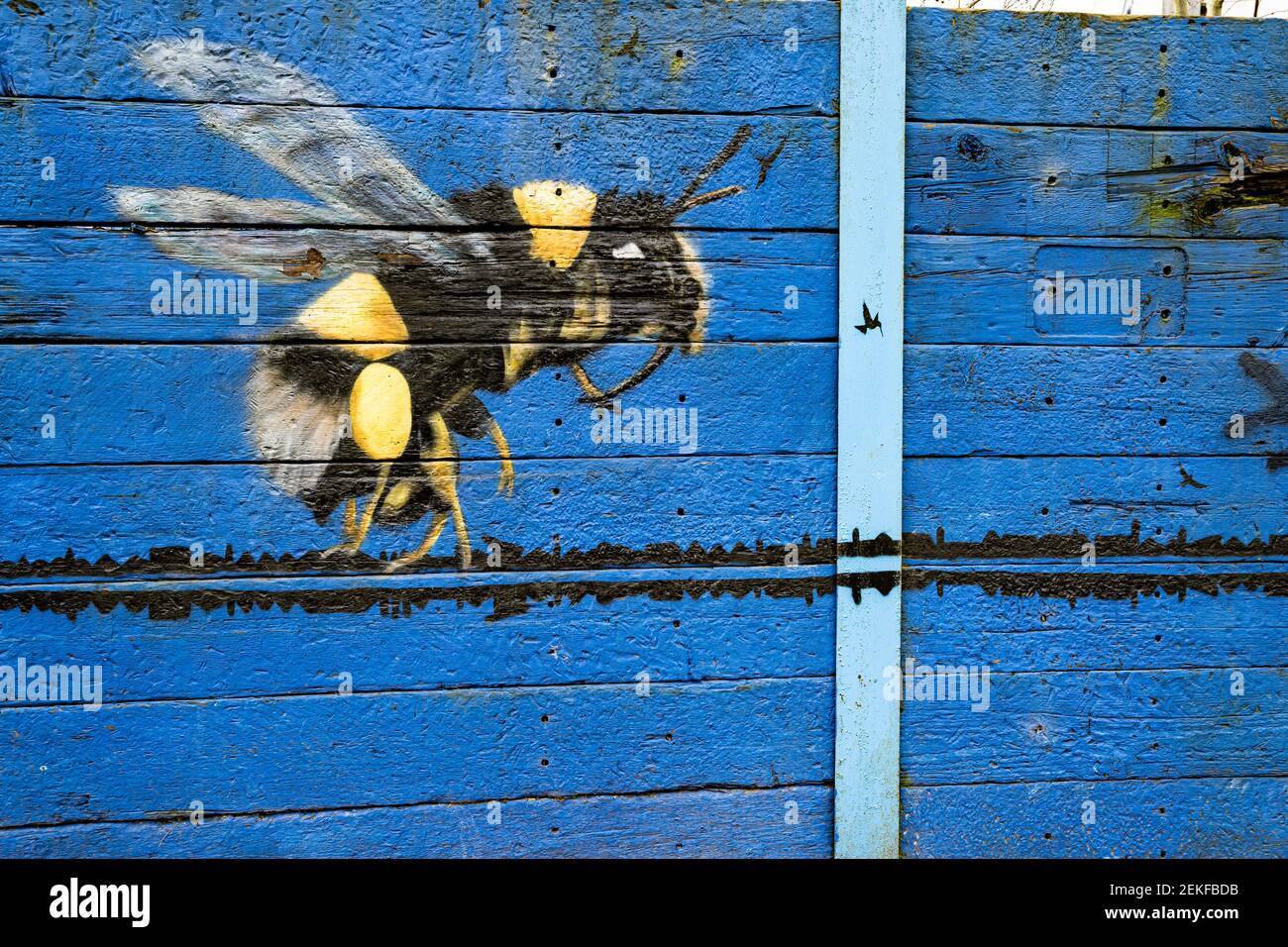 Bee mural hi-res stock photography and images - Alamy