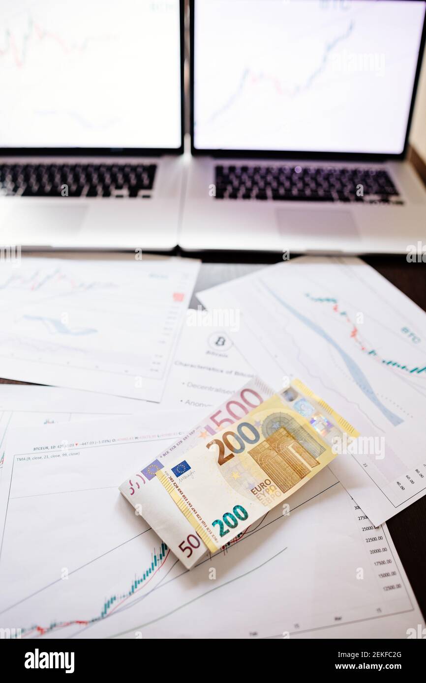 Stockbroker hi-res stock photography and images - Alamy