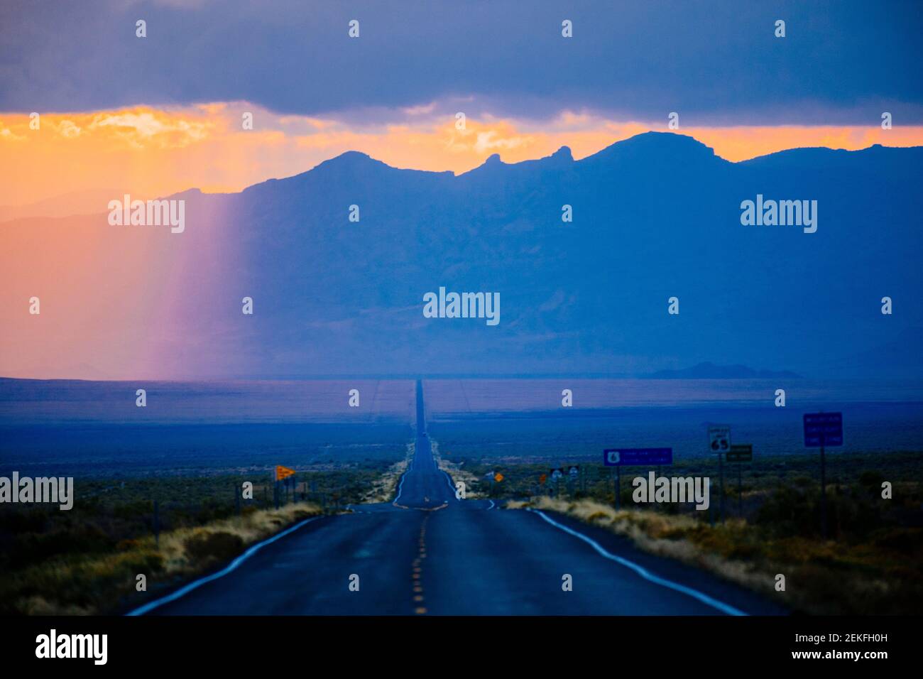 Sunset highway hi-res stock photography and images - Alamy