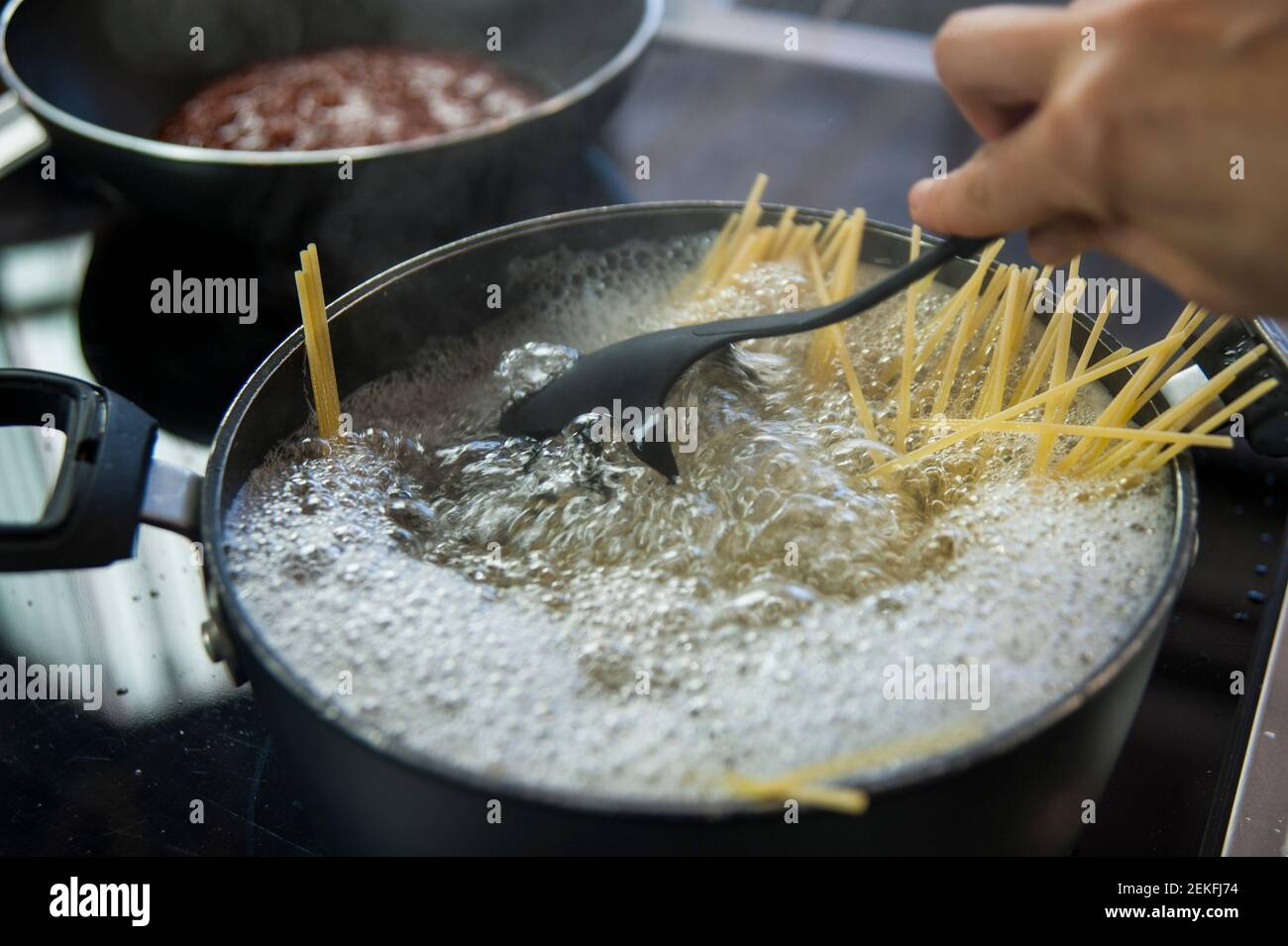Cooking spaghetti in a pot with boiling water Stock Photo - Alamy