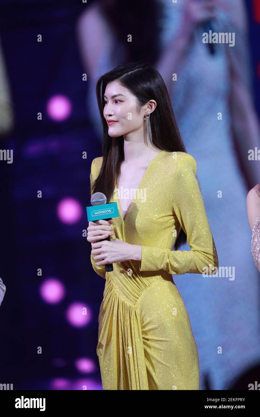Chinese model and actress He Sui shows off her good body shape in ...
