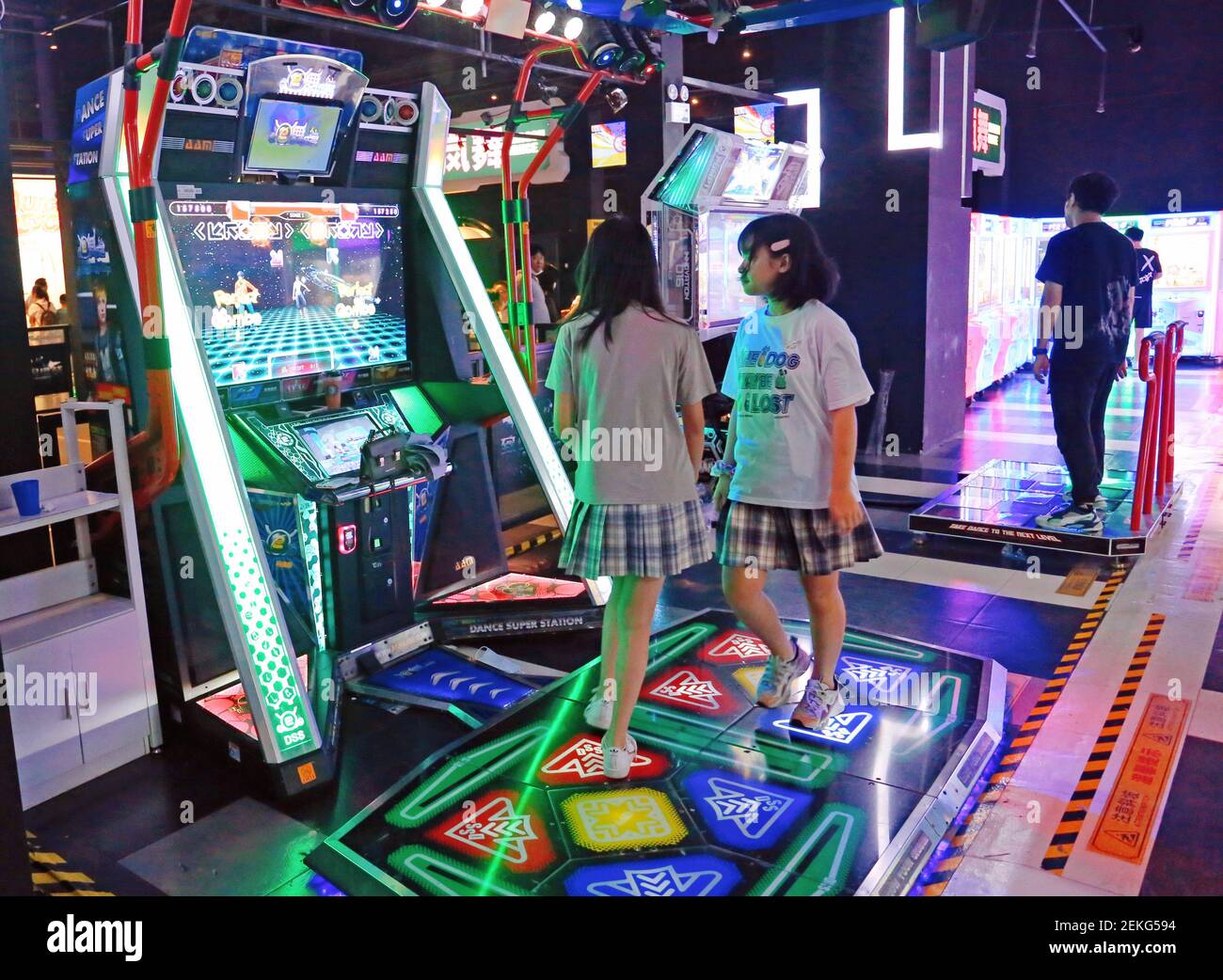 Tourists enjoy various kinds of video games including virtual reality ...