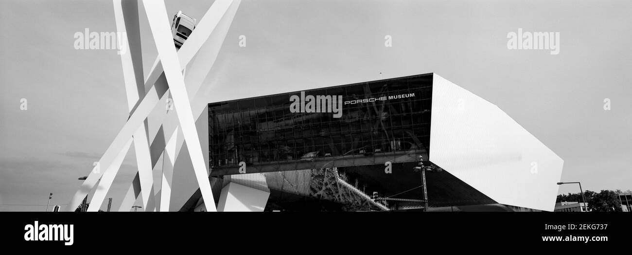 White museum architecture hi-res stock photography and images - Alamy