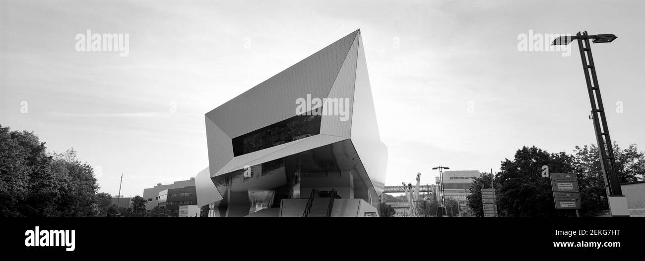 White museum architecture hi-res stock photography and images - Alamy