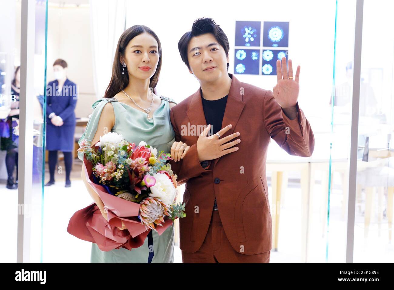 Renowned Chinese pianist Lang Lang and his wife, German-Korean pianist ...