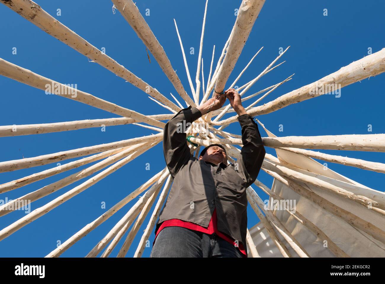 Native american building techniques hi-res stock photography and images ...