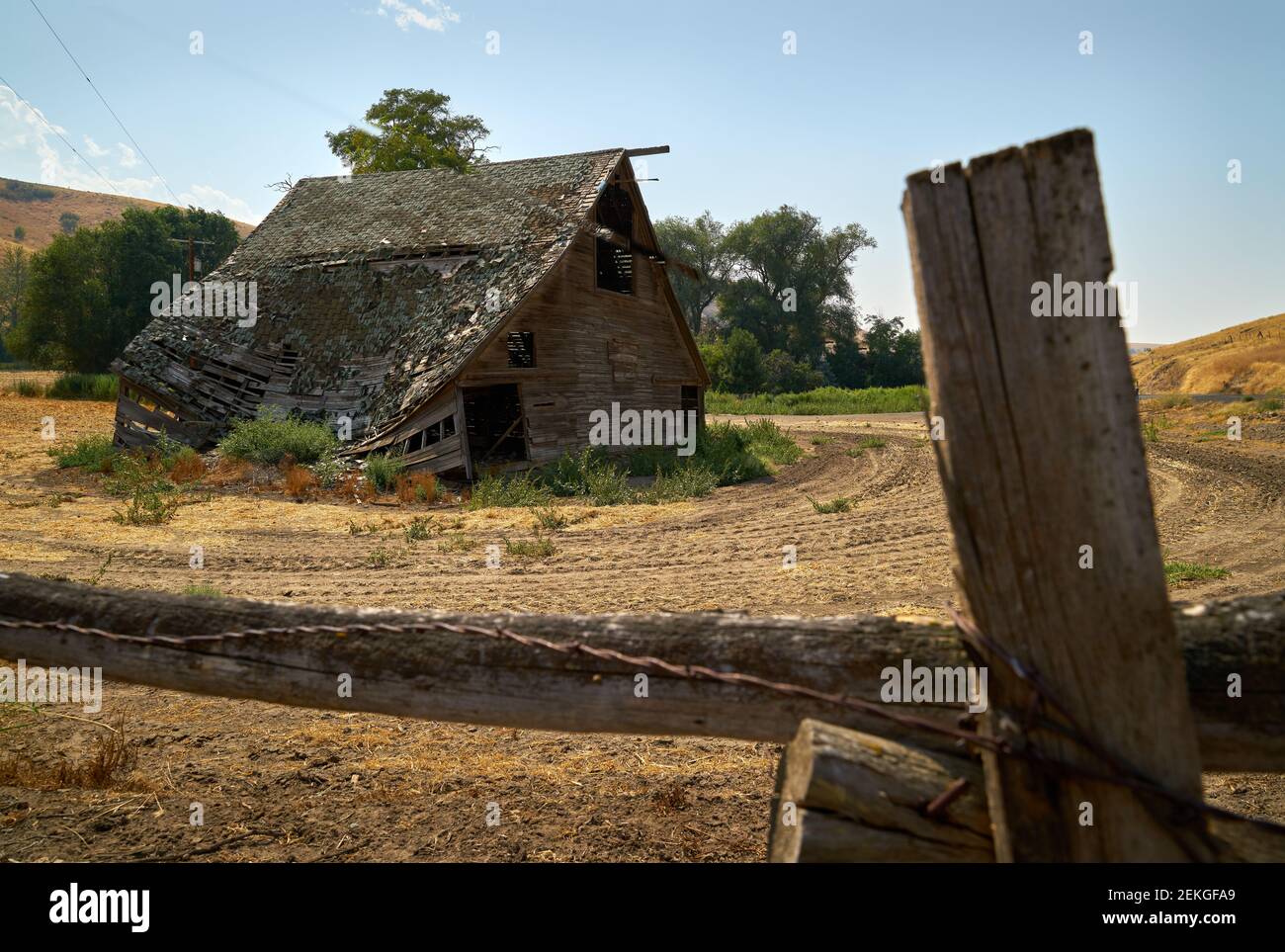 Vintage wooden barn hi-res stock photography and images - Alamy