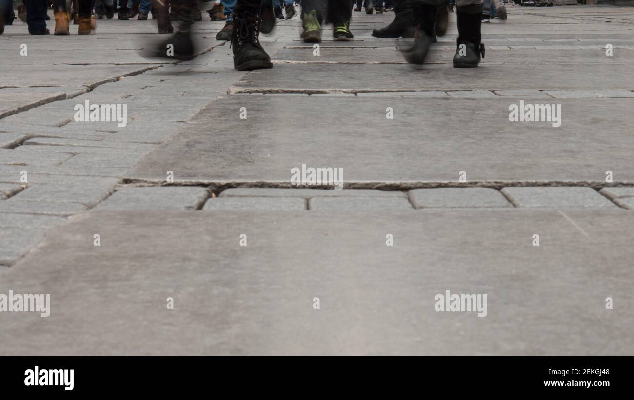 Business walking feet hi-res stock photography and images - Alamy