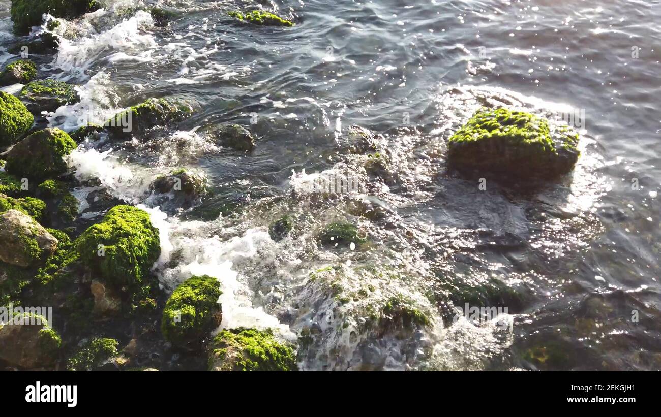 Ocean waves hitting rocks hi-res stock photography and images - Alamy