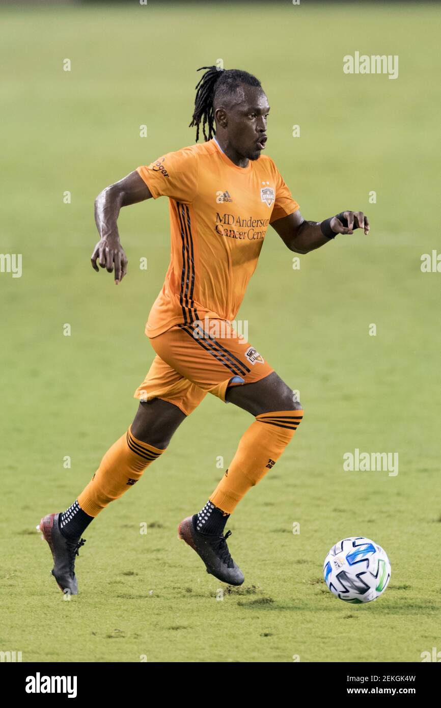 September 02, 2020: Houston Dynamo forward Alberth Elis (7) dribbles ...