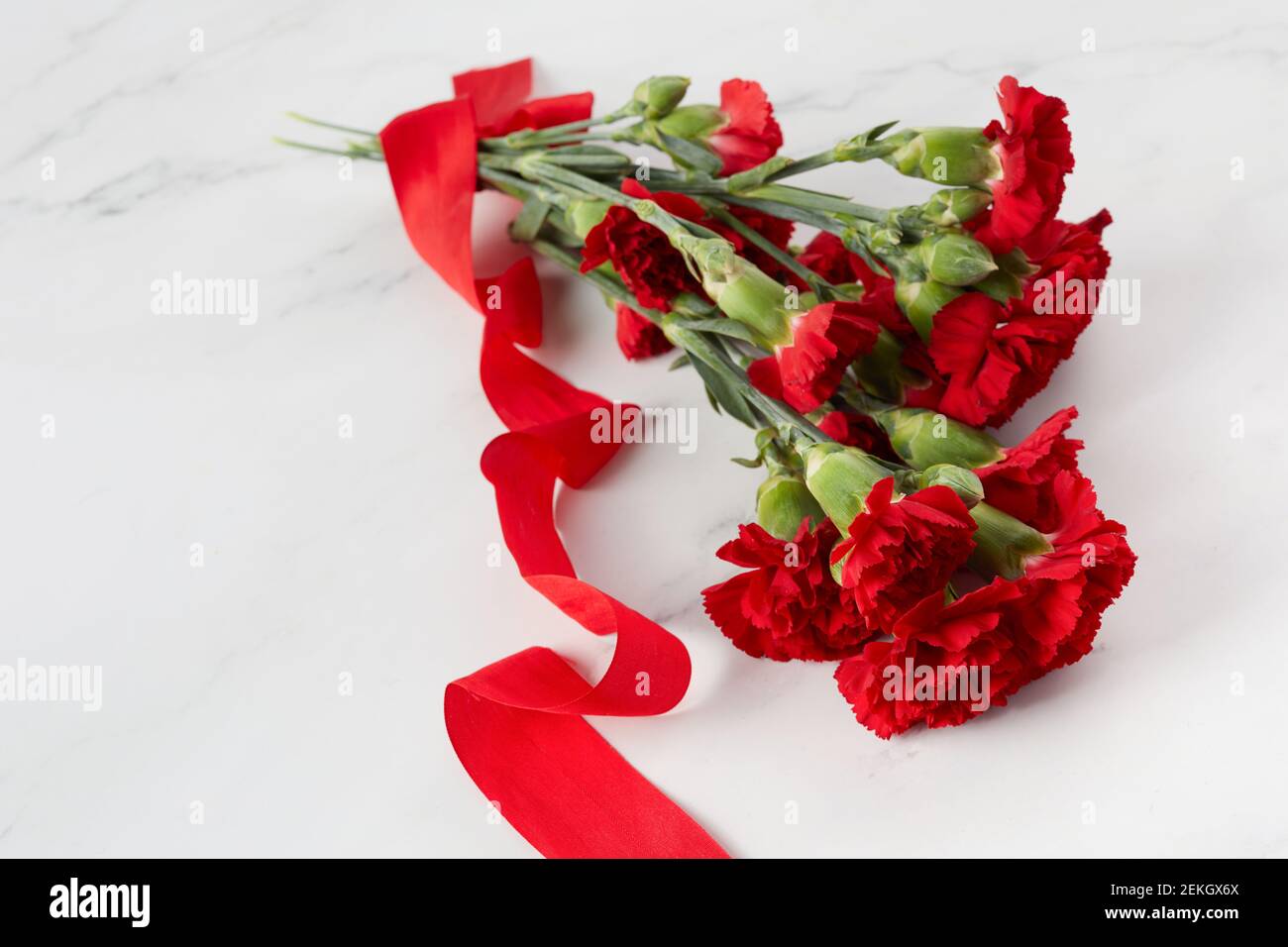 Top view red carnation bouquet hi-res stock photography and images - Alamy