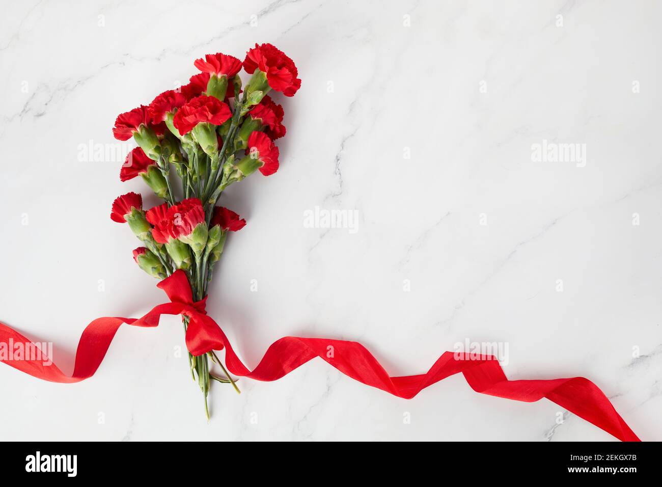 Top view red carnation bouquet hi-res stock photography and images - Alamy