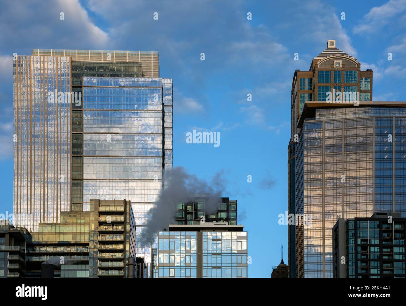 Glass faced offices hi-res stock photography and images - Alamy