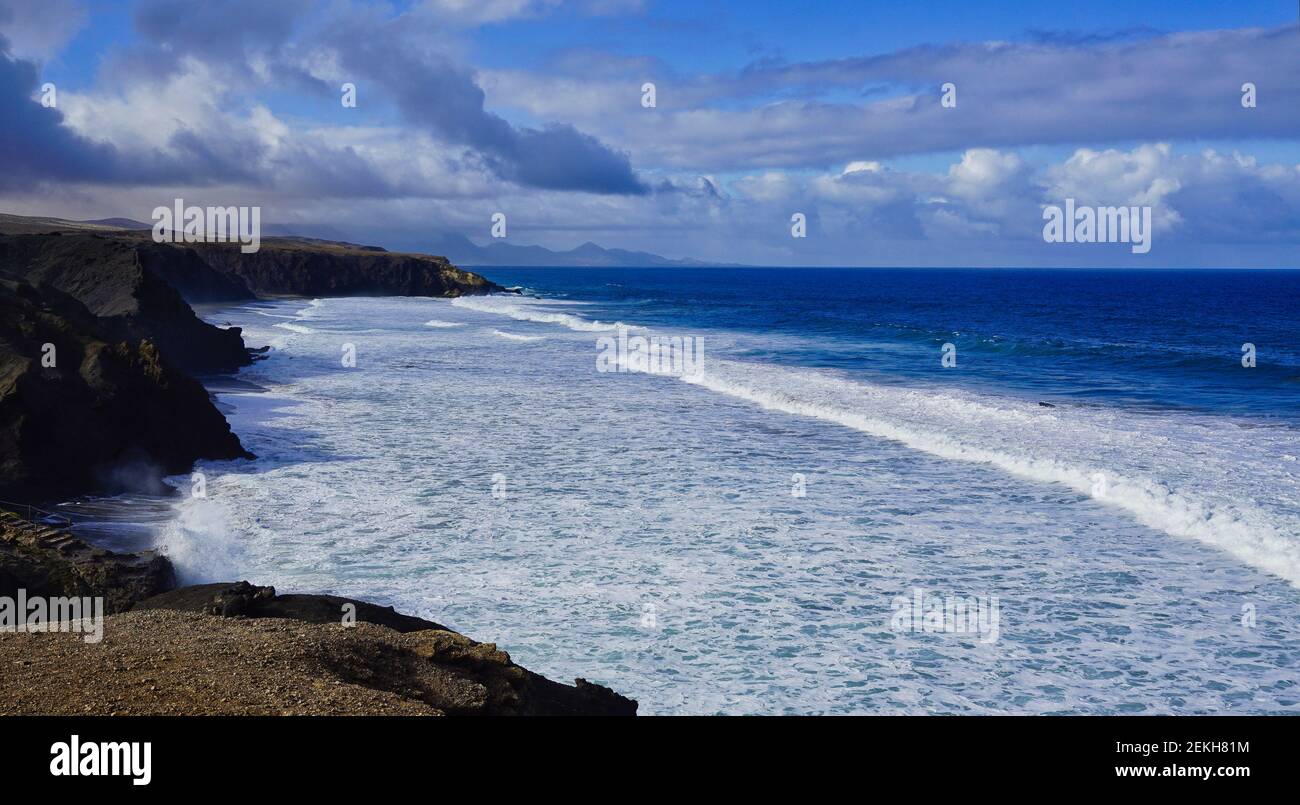 Roaring sea in black and white hi-res stock photography and images - Alamy